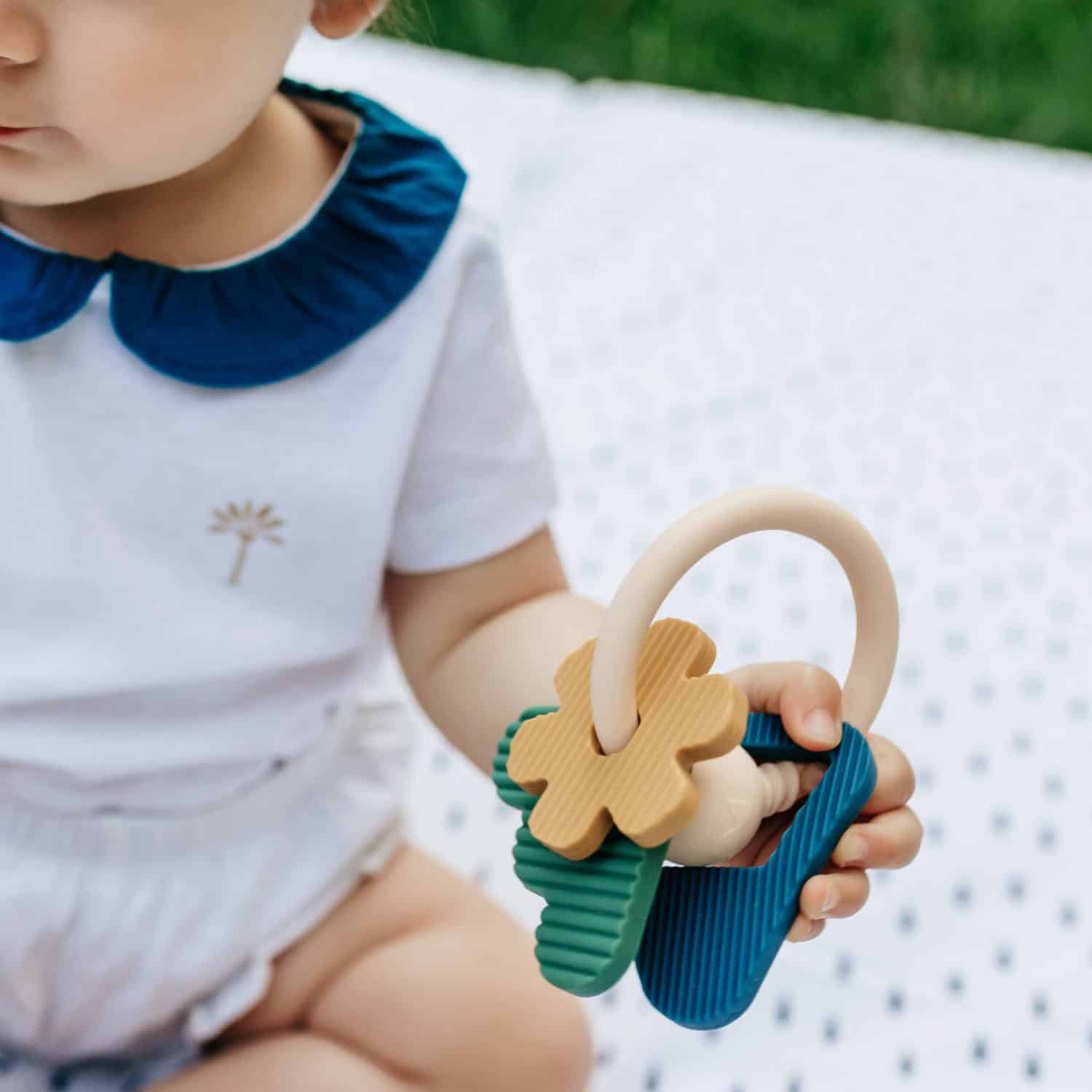 paul le hochet louise & gabriel - pour les bébés jeu d'éveil - j'aime